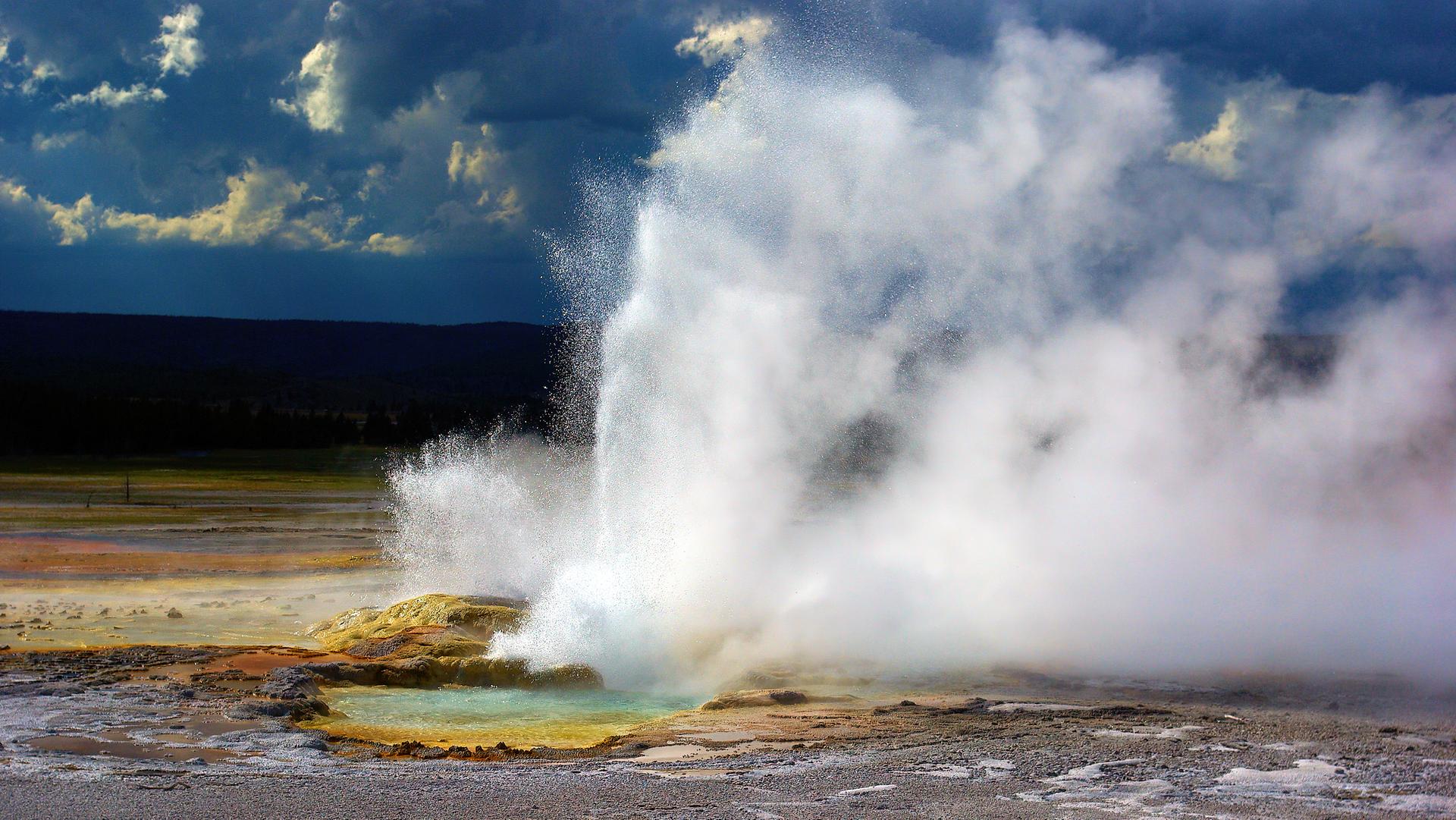 The Majestic Geysers of Yellowstone - Articles by MagellanTV